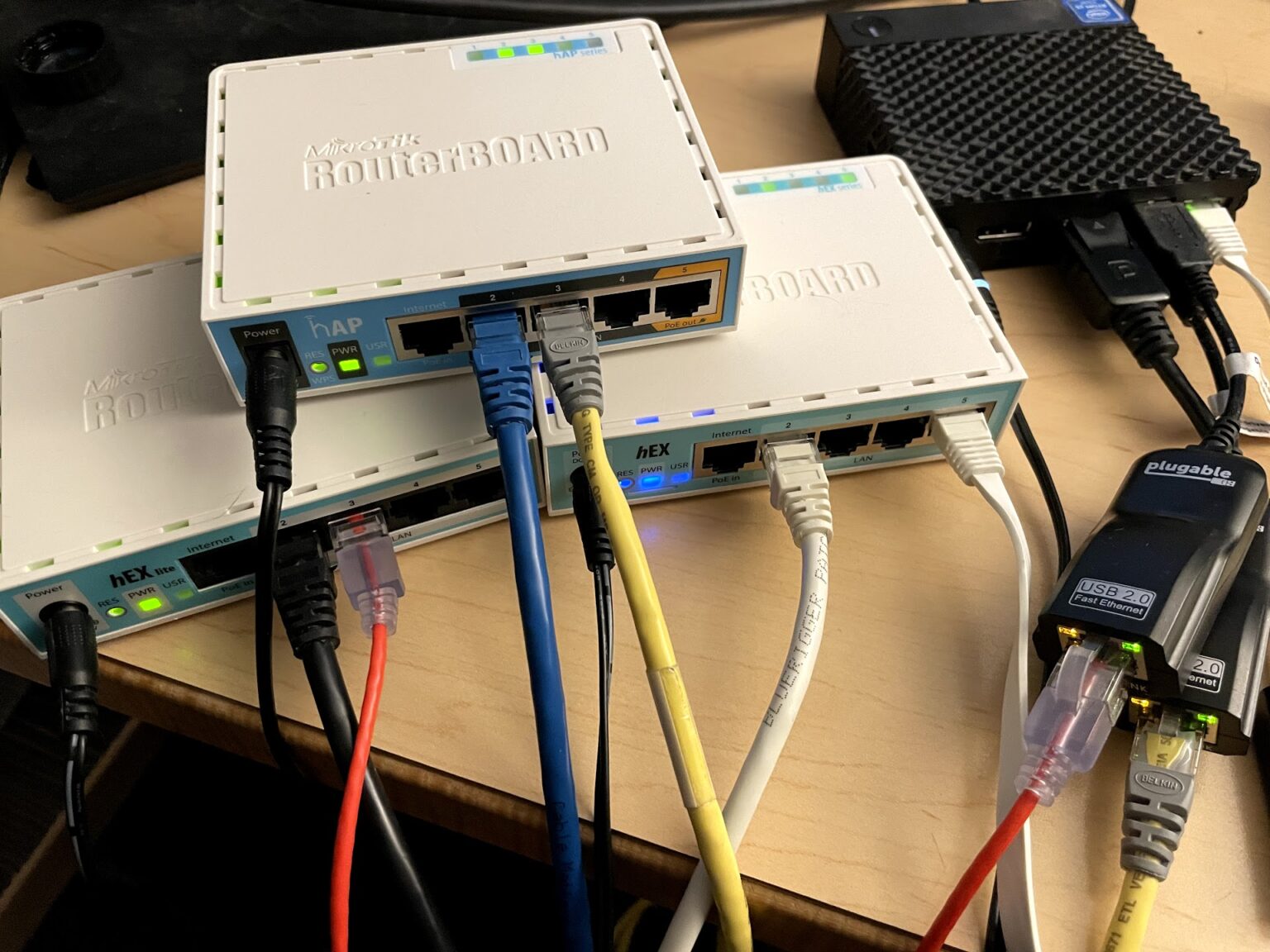 VyOS and Mikrotik – VLAN-a-rama – blog.kroy.io